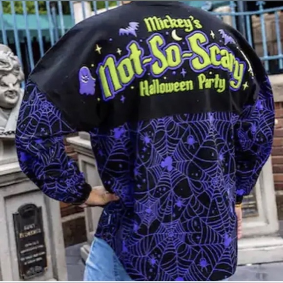 Disney | Tops | Disney 223 Mickeys Not So Scary Halloween Party Glow ...